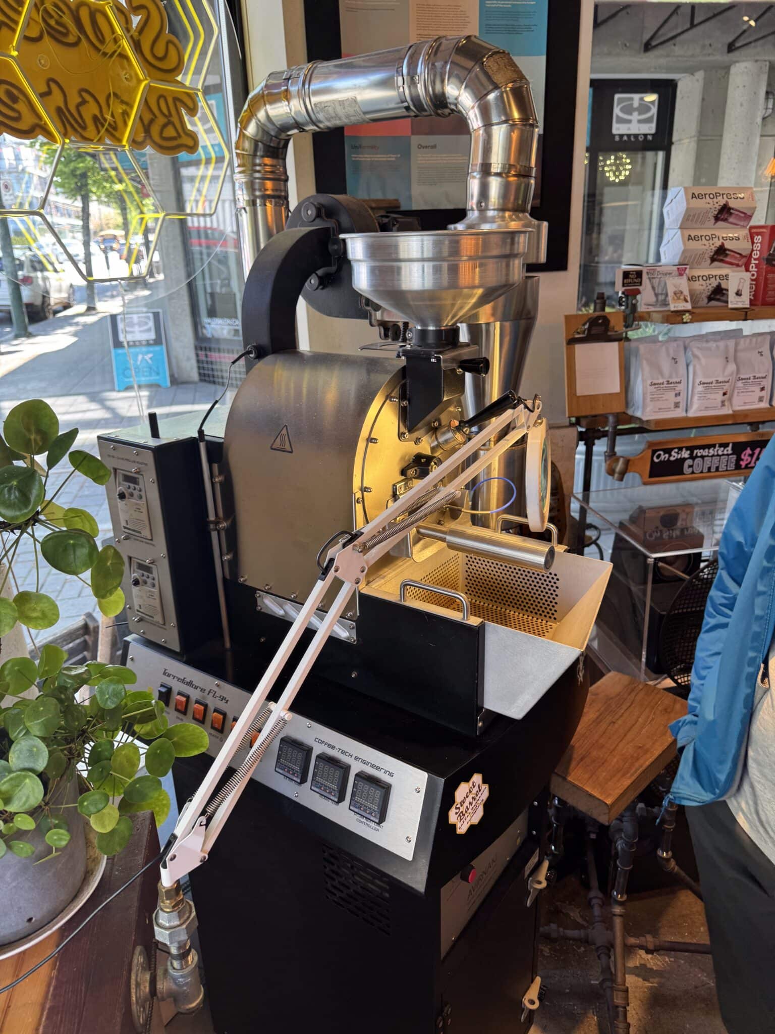 Why a Vancouver Café Continues To Use the FZ94 Coffee Roaster
